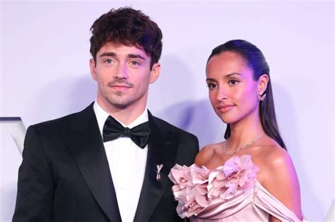 Charles Leclerc Nos Muestra El Detrás De Cámaras Junto A Su Esposa En