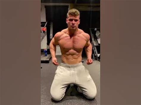 Actor Y Modelo Gay Malik Delgaty Sin Camiseta En El Gym Cuerpazo