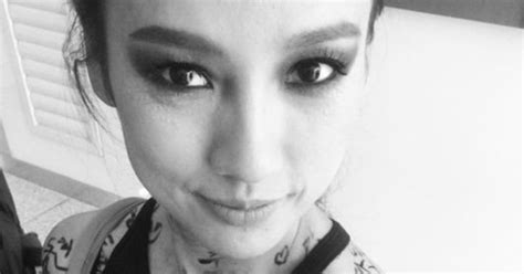 [뮤직톡톡] 이효리 온몸에 팬사인 받고 첫방 무대 오르는 이유