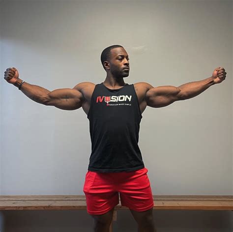 Andy Scott Bodybuilder Still Riding The Stumacpt Train 🚂 The Left Is The Earliest Side Chest