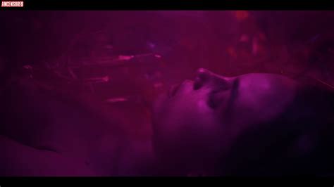 Kissing Game Nude Pics Page 1