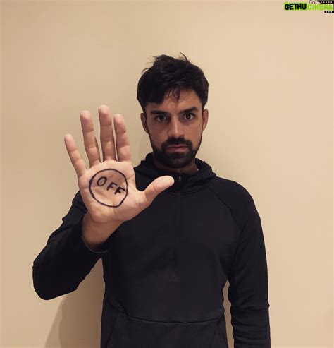 Sean Teale Wiki Biography Age Gallery Spouse And More