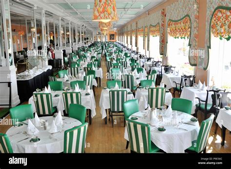 Main Dining Room With Cloth Linens And Napkins At The Historic Grand