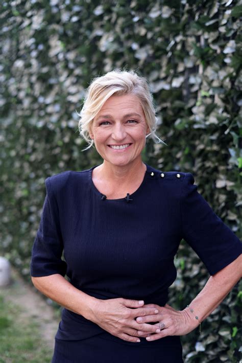 Photo Exclusif Anne Elisabeth Lemoine Léquipe De La Nouvelle