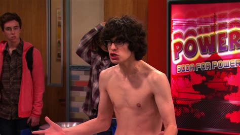 Auscaps Matt Bennett Shirtless In Victorious 1 07 Robarazzi