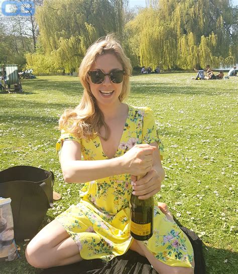 Lucy Aarden Nackt Nacktbilder Playboy Nacktfotos Fakes Oben Ohne