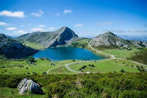 Santuario Y Lagos De Covadonga Asturias Sitios De España