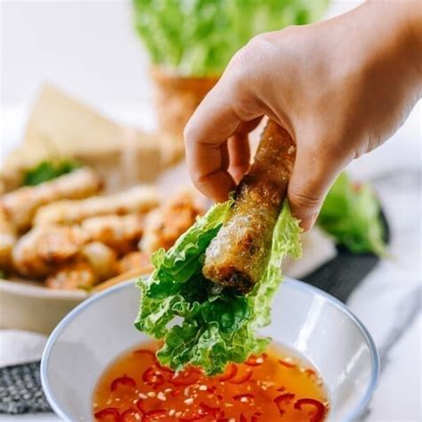Cha Gio Vietnamese Fried Spring Rolls The Woks Of Life