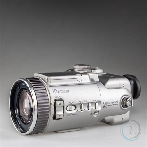 2001 година - Sony Cyber-shot DSC-F707