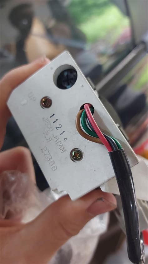 Weird Little Clock Dude R3000gt