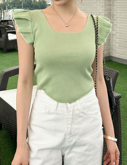 누누 러피 민소매 티 프릴 니트 스퀘어넥 글램핏 크롭 스트랩 끈 여름 신상 화이트 블랙 베이지 연그린