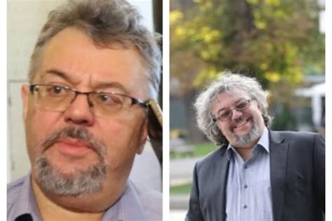 Депутатът Манол Пейков се раздели с къдриците си Снимки