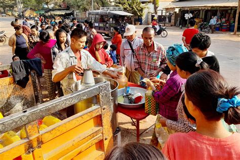 ကျောက်ပန်းတောင်းမြို့နယ်တွင် ပြည်သူများ စားအုန်းဆီကို ဈေးနှုန်းသက်သာမှန
