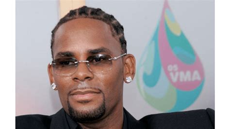 R Kelly Pleads Not Guilty To Sex Trafficking Charges 8days