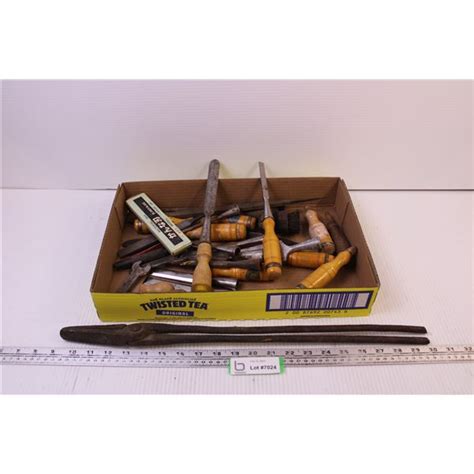 Box Of Assorted Wood Handles And Chisel Parts Bodnarus Auctioneering
