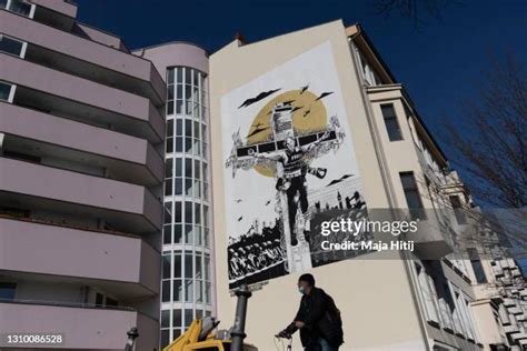 Crucifixion Scene Photos And Premium High Res Pictures Getty Images