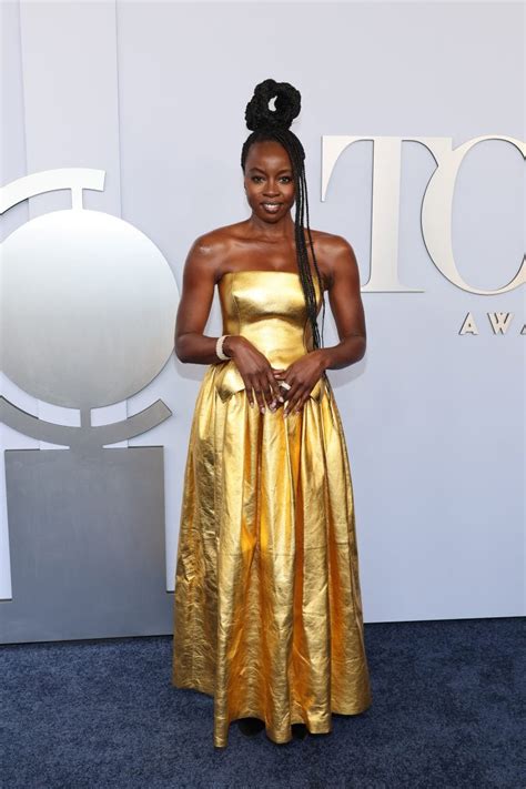 Star Gazing Rihanna Serena Williams 24 Tony Awards And More