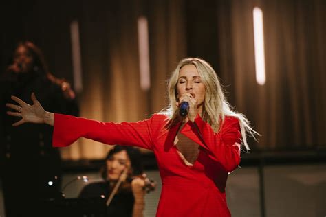 Ellie Goulding Wows Fans With Live Stream Totalntertainment