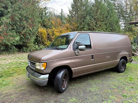 1992 Ford E150 Cargo · Commercial Extended Van 3d