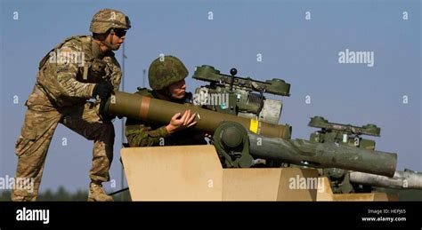 Us Army Spc Darien Larson Links A 20 Year Old Harker Heights Texas Native Und Infanterist