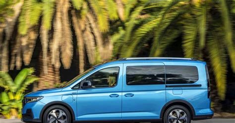 한국에 나오면 난리난다 포드가 새롭게 선보인 플러그인 하이브리드 미니밴 요즘뭐하니