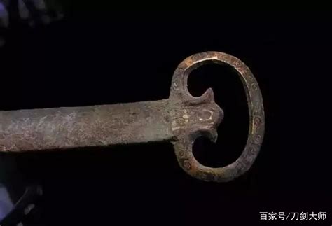 三国时期汉剑与环首刀的地位不可同日而语，环首刀只是士兵的佩刀百科ta说