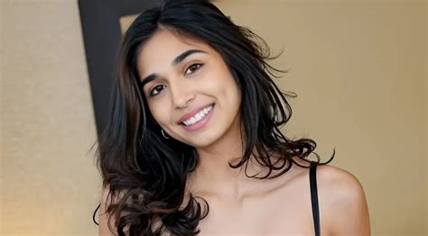 Reina Rae Bio Age Career Net Worth Height Education