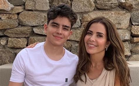 Él Es Ángel Gabriel Gómez El Guapo Hijo De Gloria Trevi