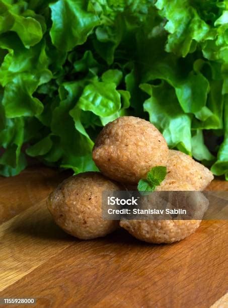 Makanan Pembuka Daging Arab Kibbeh Kibbeh Tradisional Arab Dengan Kacang Domba Dan Pinus