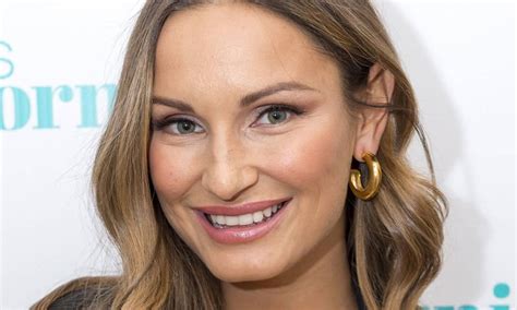Did Sam Faiers Undergo Plastic Surgery Facts And Rumors Plastic