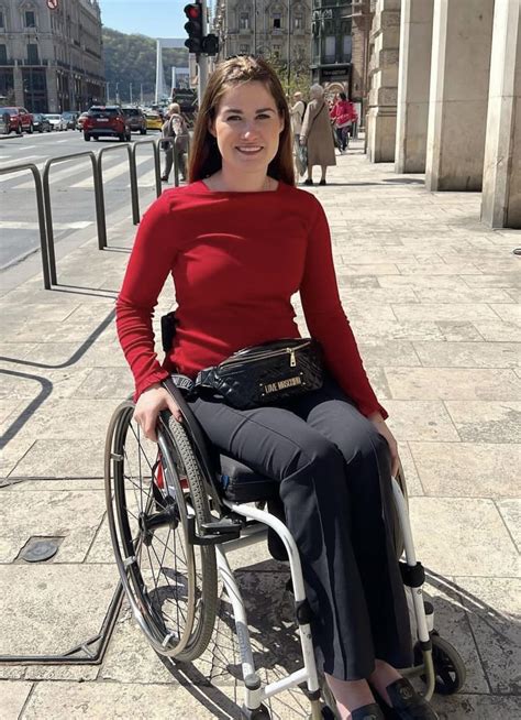 Pin By Isadora De Morais On Inclusão Acessibilidade Clothes For Women