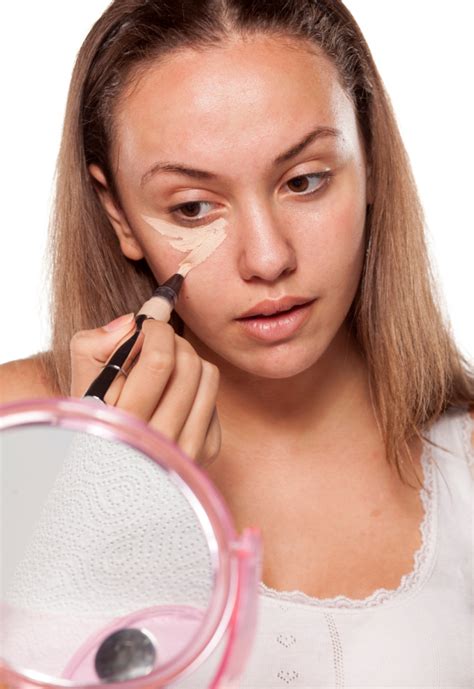 How To Apply Concealer For Beginners In Easy Steps