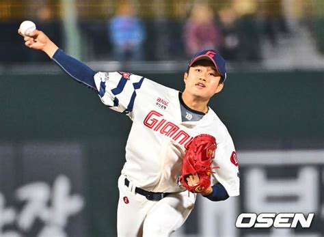 역투하는 김강현