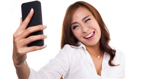 Thailand Larang Warganya Membuat Foto Underboob Selfie