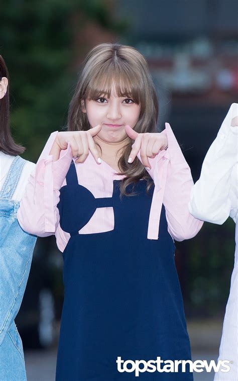 트와이스twice 지효 ‘귀엽지효~ 뮤직뱅크 출근길