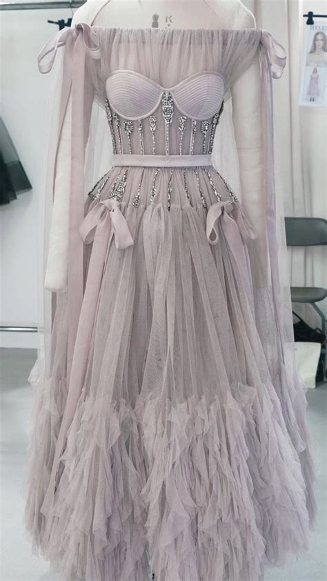 Pin Di Whitney Waxler Su Opulence And Elegance Idee Vestito Vestiti Abiti