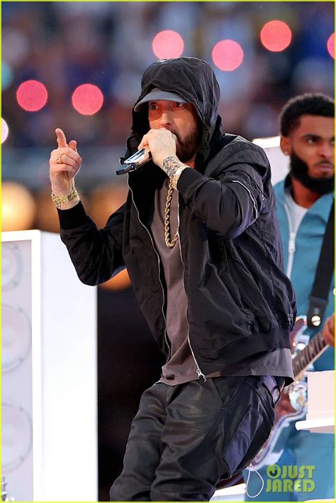 Photo Eminem Kneels At Super Bowl 19 Photo 4706027 Just Jared