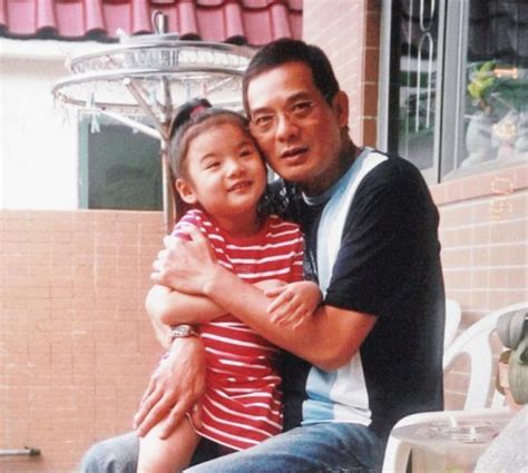 66岁李国麟罕见现身！三代同堂女儿高颜值，曾欠债百万至今无房