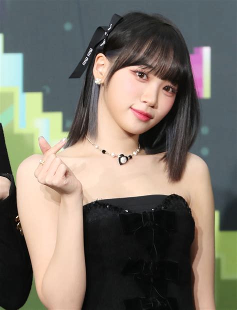 Le Sserafims Kim Chae Won Denies Dating Rumors Photos Confirmed As Fake