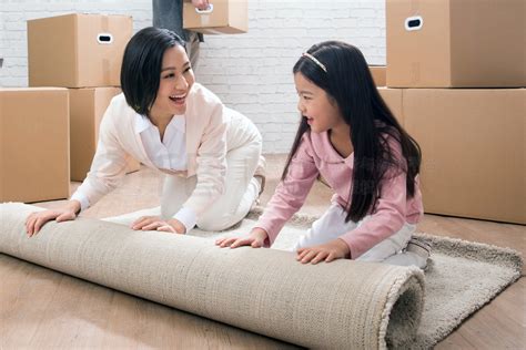 搬家高清图片快乐家庭搬新家人像图片免费下载格式5184像素编号39940214 千图网