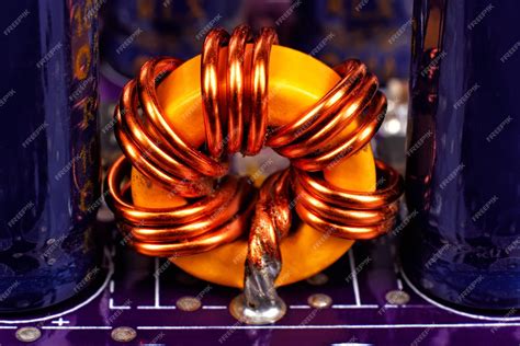 Anillo De Ferrita En Placa De Circuito Foto Premium