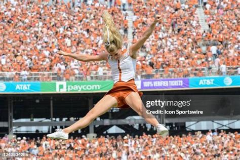 Longhorns Cheerleaders Photos And Premium High Res Pictures Getty Images