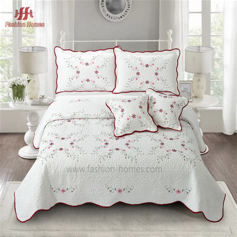 Multi Color 100 Polyester Embroidery Quilt Bedspread Coverlet Set