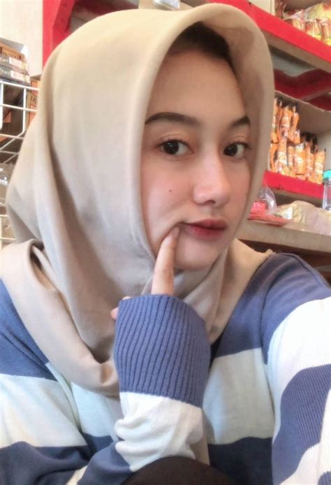 Novita Sari On Reels