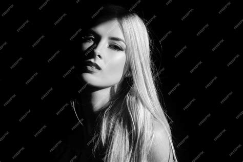 Premium Photo Sexy Alluring Woman Sensual Young Model Looking Seduce