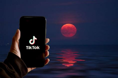 No The Moon Phase Cant Help Find Your Soulmate On Tiktok Space