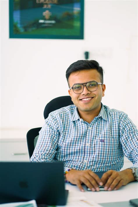 Commercialrealestate Retailspaces Indoreretail Marketinsights Realestatestrategy