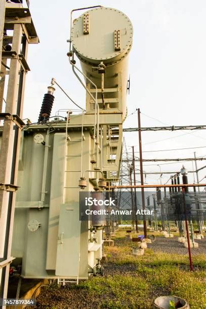 110kv Transformator Distribusi Tegangan Tinggi Dipasang Di Stasiun Distribusi Daya Foto Stok