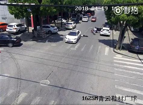影／「你真的會開車門嗎」女駕駛害騎士輾斃！ 警公布17秒無碼畫面 Ettoday大陸新聞 Ettoday新聞雲