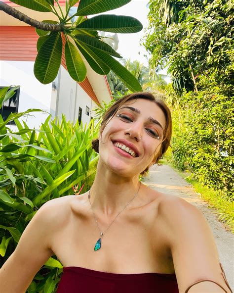 Elif Simsek • Yoga And Wellness Elifsimsek Life • Instagram Photos And